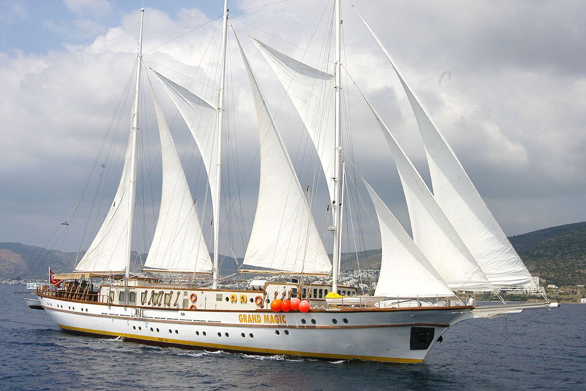 Dubai Magic yacht (Aegean Yacht, 49.99m, 2002)